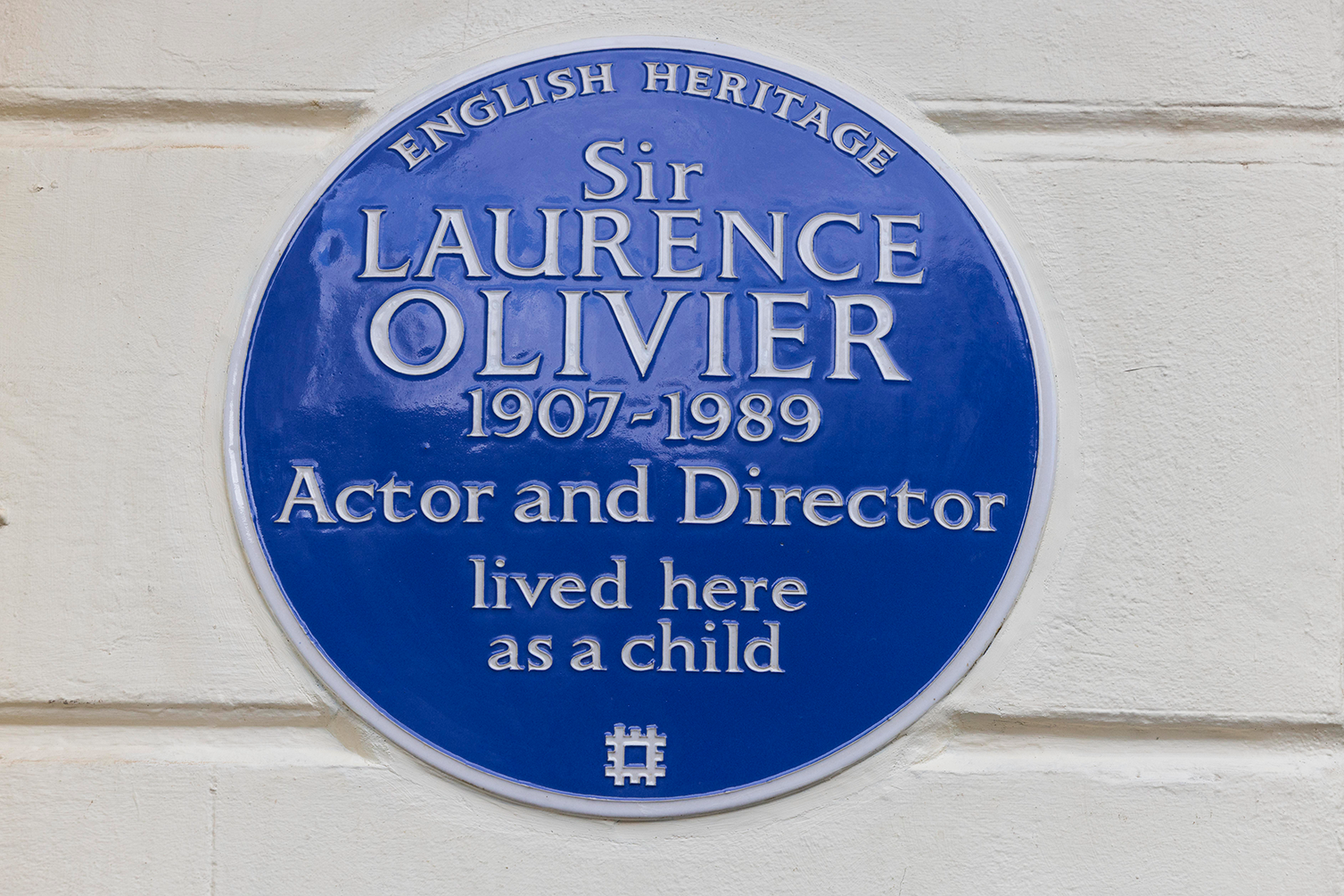 Blue plaque unveiled in honour of Sir Laurence Olivier - SOLT
